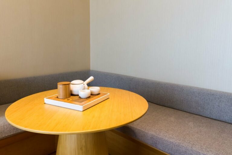 Inspirasi Desain Meja Cafe Minimalis untuk Tampilan Modern dan Elegan