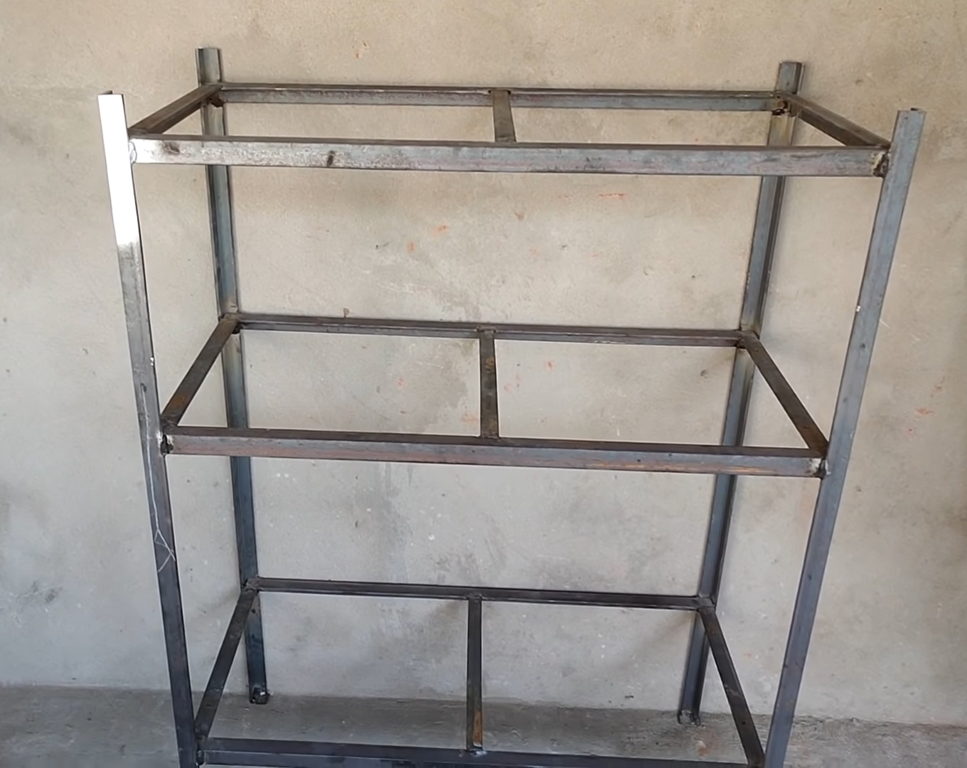 Rak Besi Siku Minimalis yang Stylish dan Fungsional