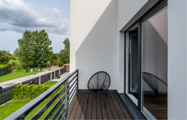 Balkon | Jenis, Manfaat, Desain, dan Material Terbaik