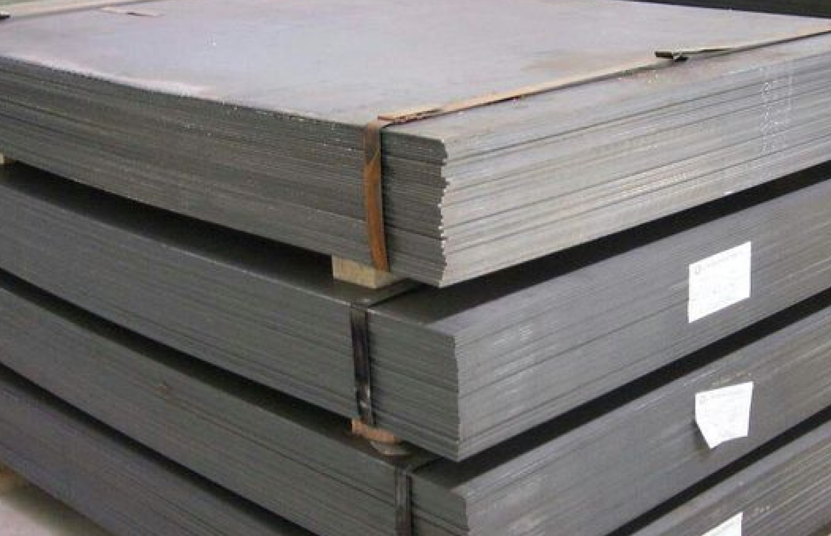 Sejarah dan Proses Pembuatan Besi Plat Hitam dalam Industri Logam