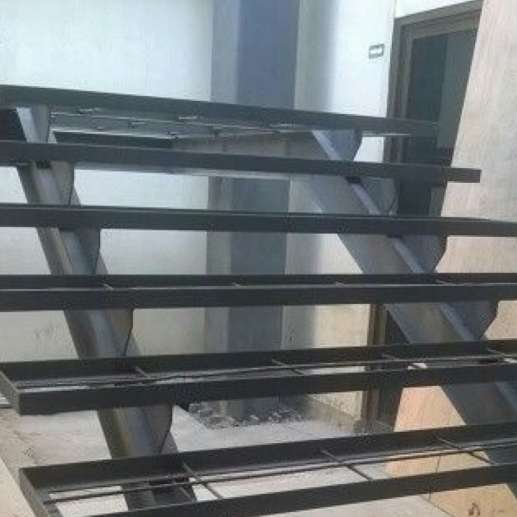 Tangga Rumah dari Besi Siku: Solusi Modern yang Elegan dan Kuat