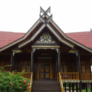 38 Rumah Adat Indonesia | Ciri Khas, Fungsi, dan Materialnya